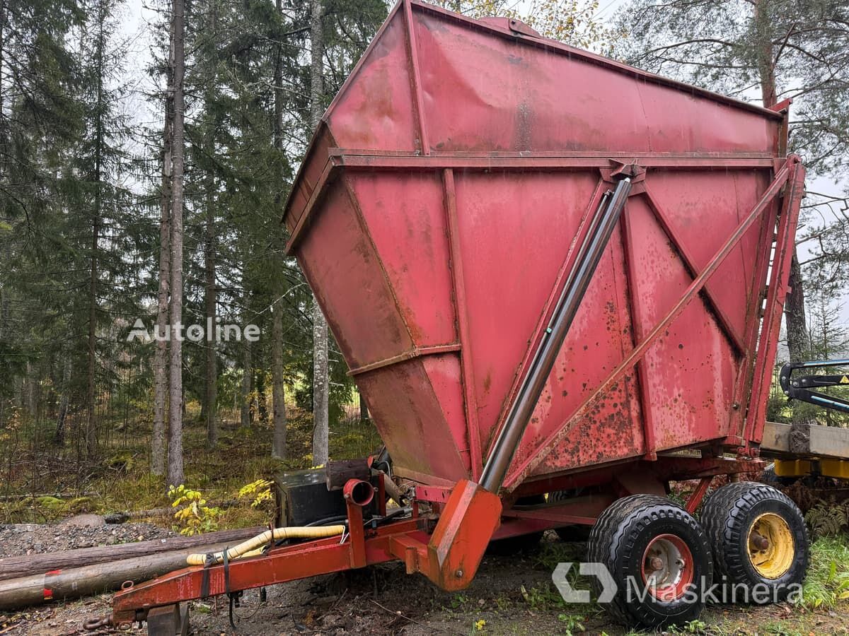 Prodaje se prikolicu kiper na aukciji