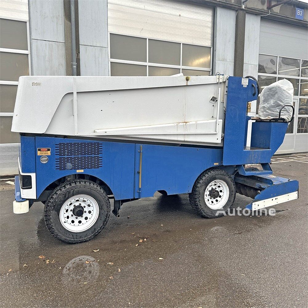 Prodaje se ABC Zamboni Ice Resurfacer 520 mašinu za održavanje leda na aukciji