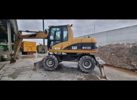 Bager Cat M313C Dobar dogovor