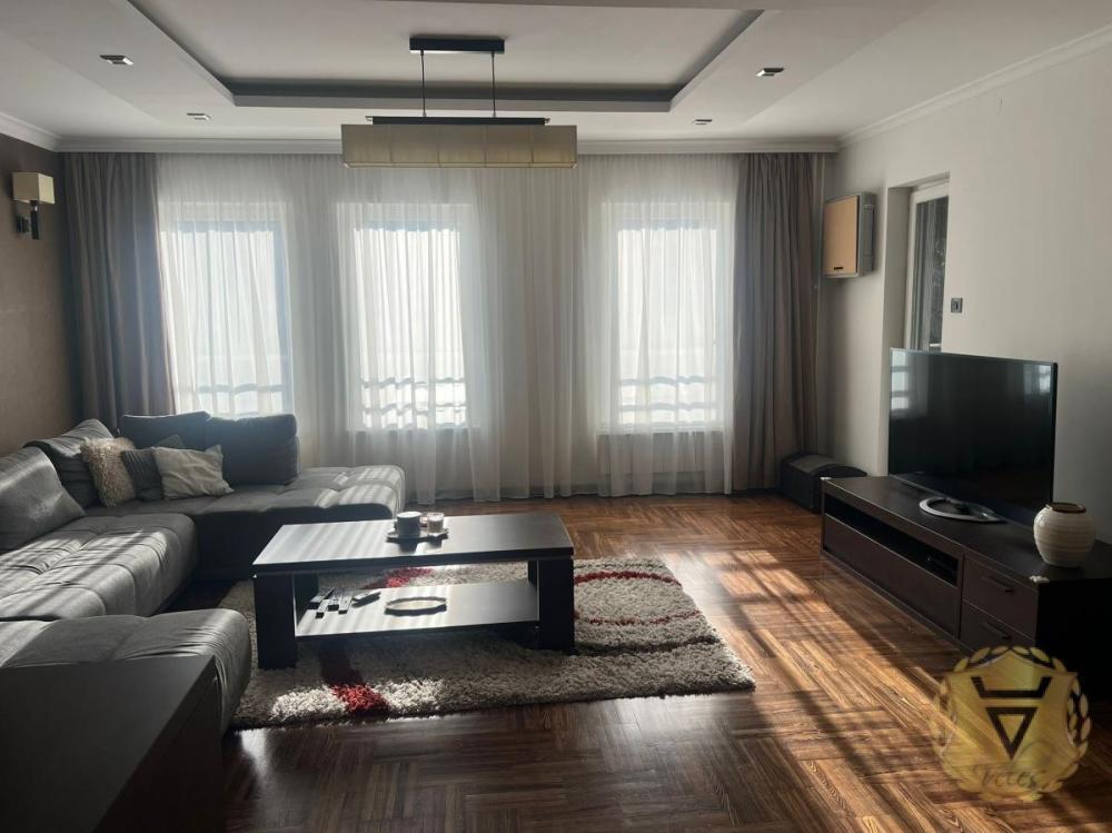 Trosoban stan za izdavanje, 120m2, 1.400€