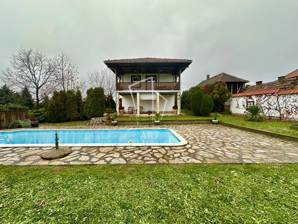 Kuća na prodaju, 181m2, 299.900€