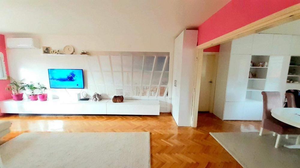 Kuća na prodaju, 110m2, 220.000€