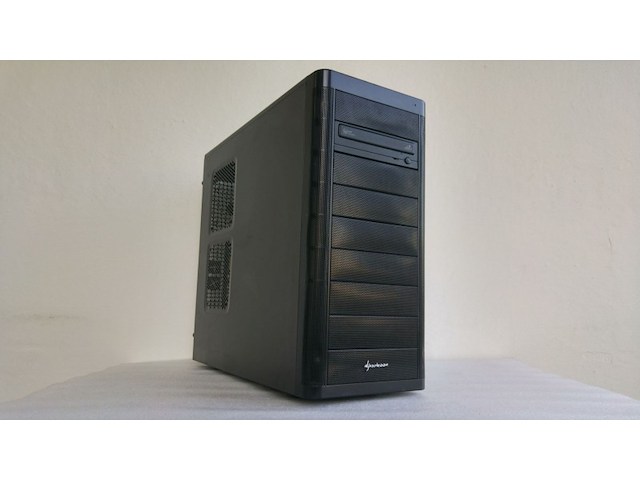 Sharkoon Tarea Gejmer ATX 9xHDD