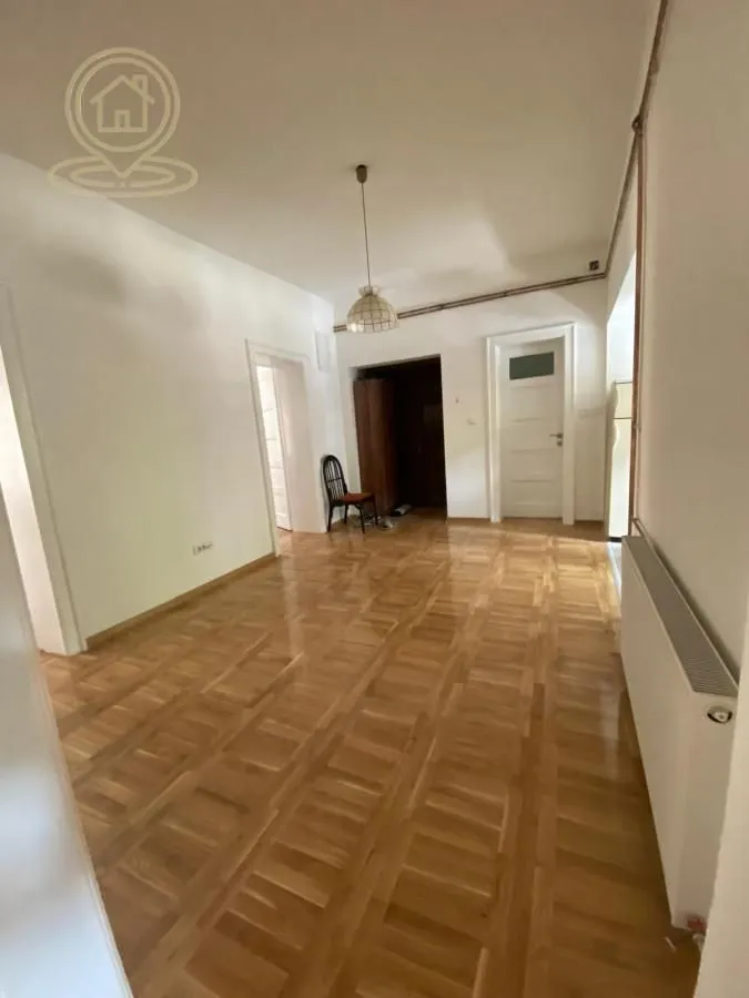 Prodaja, trosoban stan, 90m², Palilula, Niš