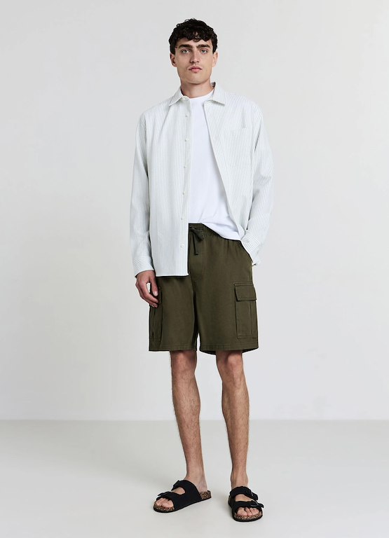 SHORT JOGGER WITH CARGO POCKETS VOJNIČKA ZELENA