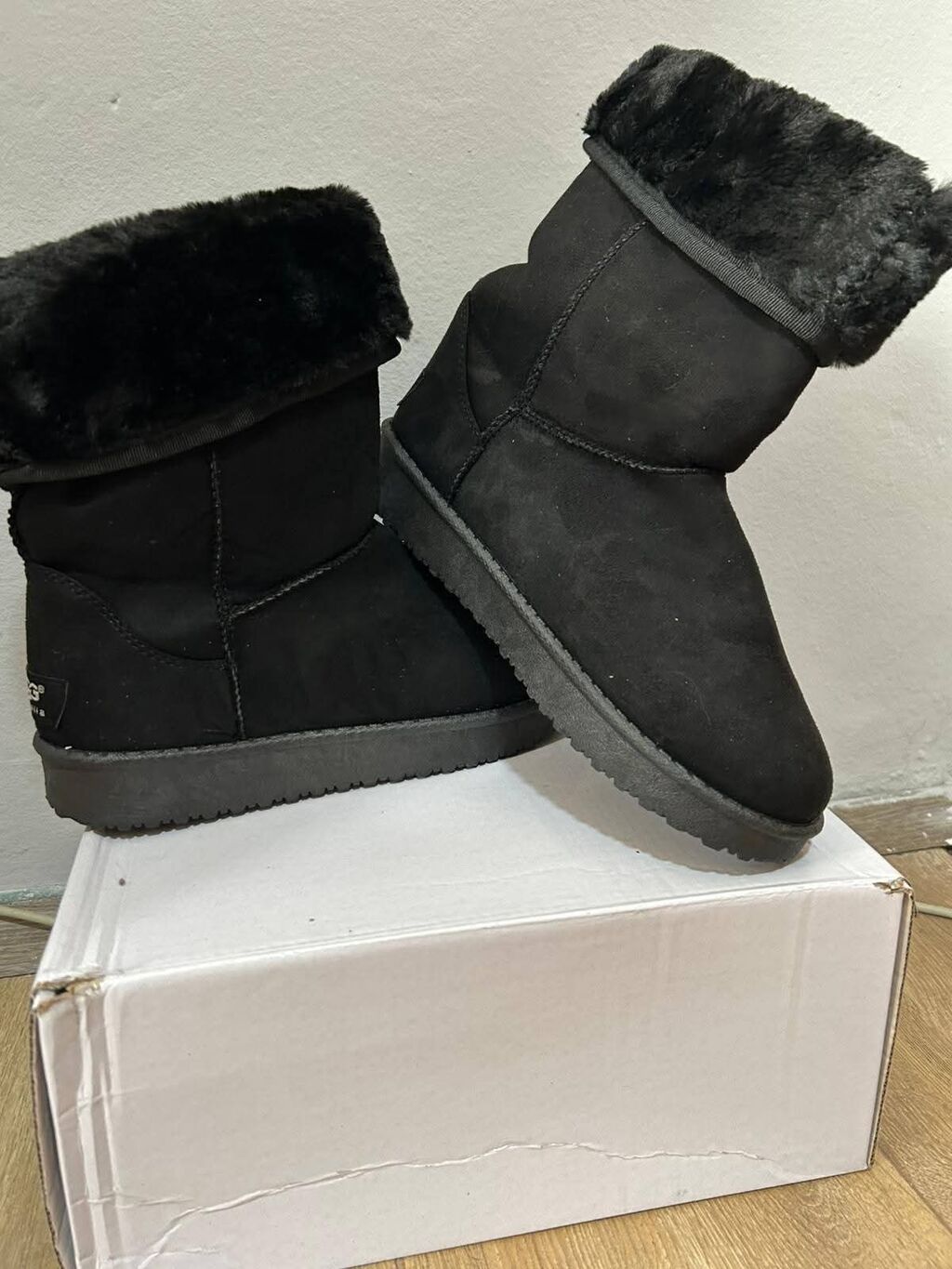 Ugg mini čizme, bоја - Crna, 38