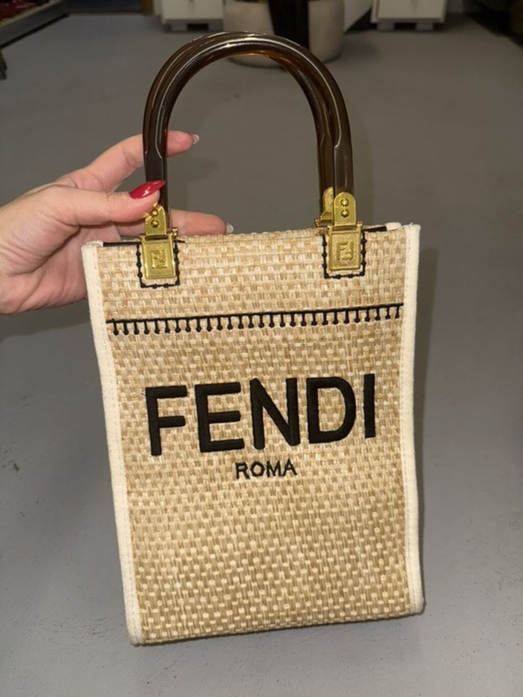 Fendi 1:1 replica tote mini torba – pleteni rafija efekt - Model
