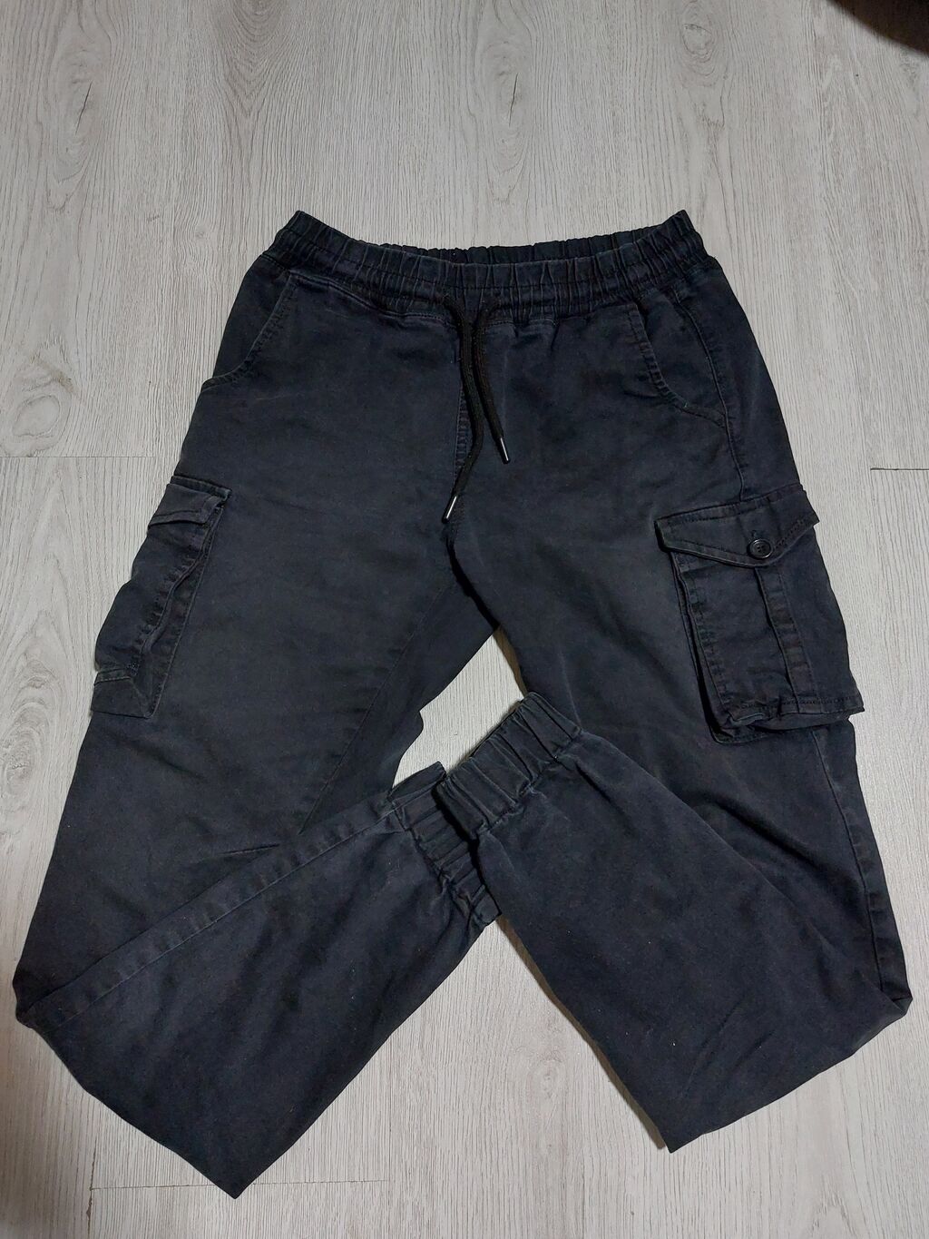 Muške cargo jogger pantalone – crne - Model: cargo jogger - Boja