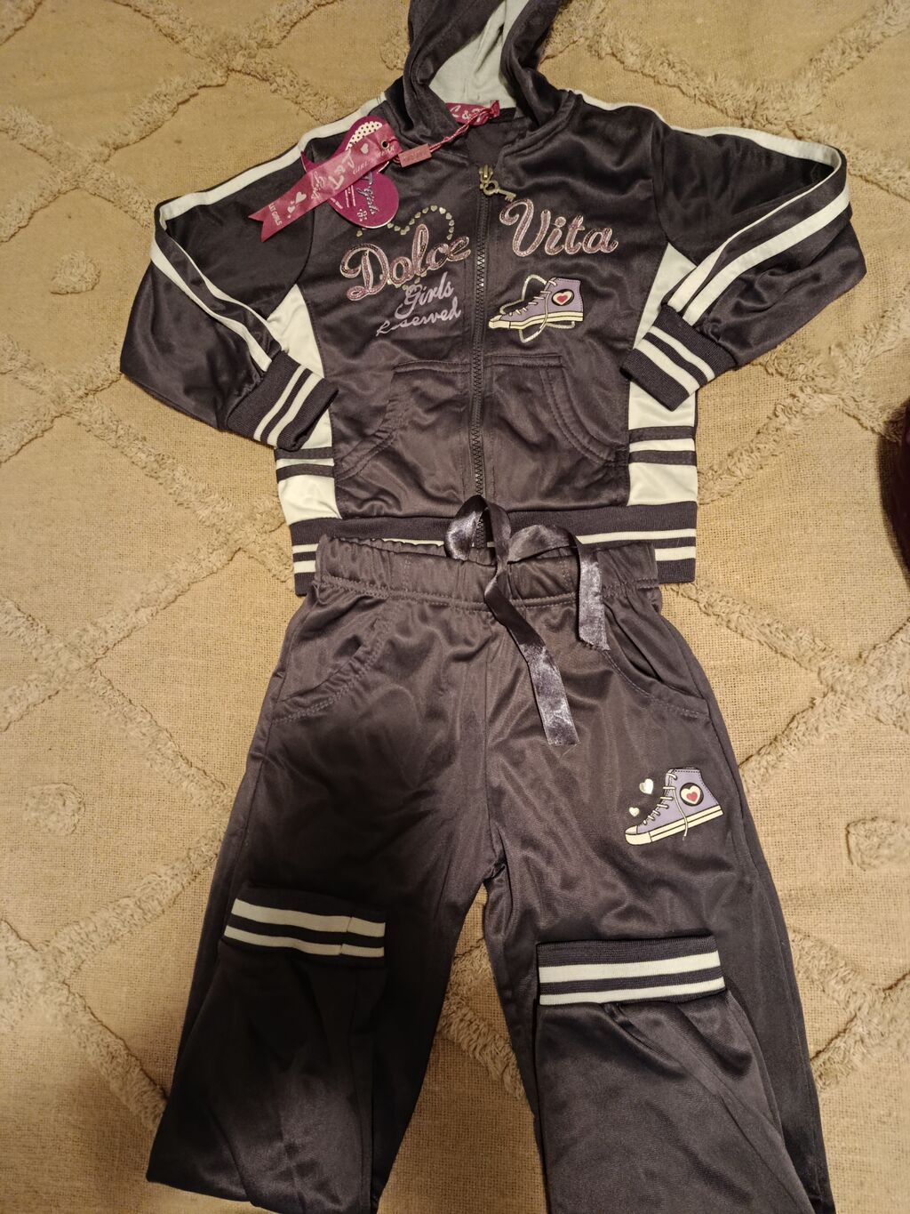 Dečiji komplet trenerke za devojčice – L&T, veličina 8A . -