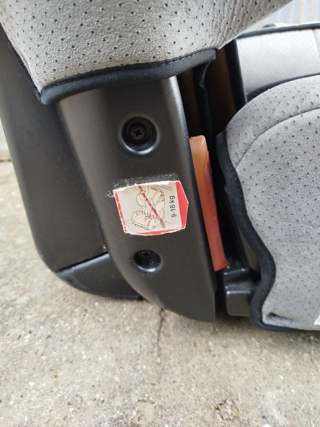 Recaro decije auto sediste za bebe i decu. Nema pojaseve, samo onu