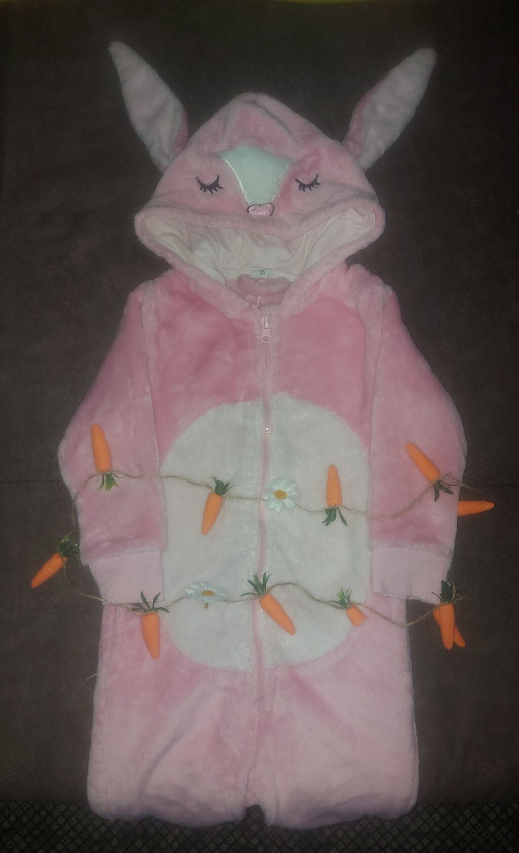 Roze plišani dečiji kostim/onesie zeka sa kapuljačom. - Materijal