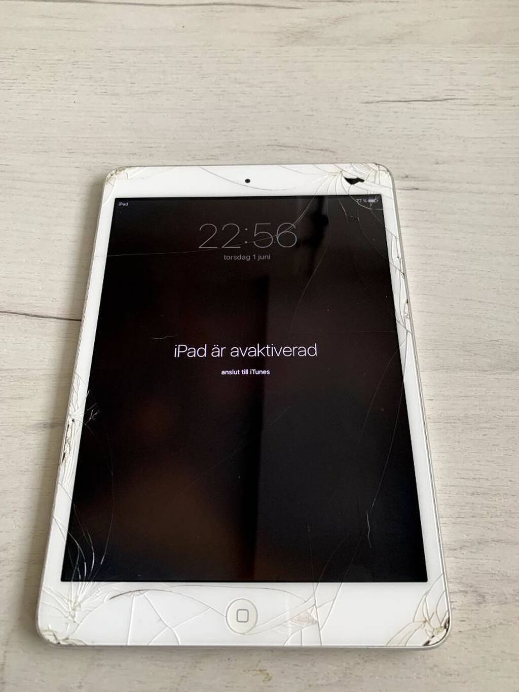 IPad Mini 1 A1432 ⚙️ Info: - Za delove - Pali i prikazuje sliku