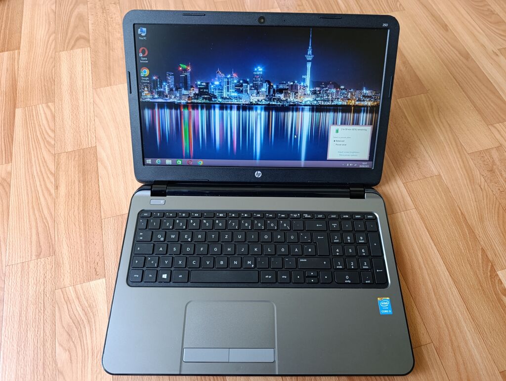 Intel Core i3, 4 GB OZU, 15.6 "