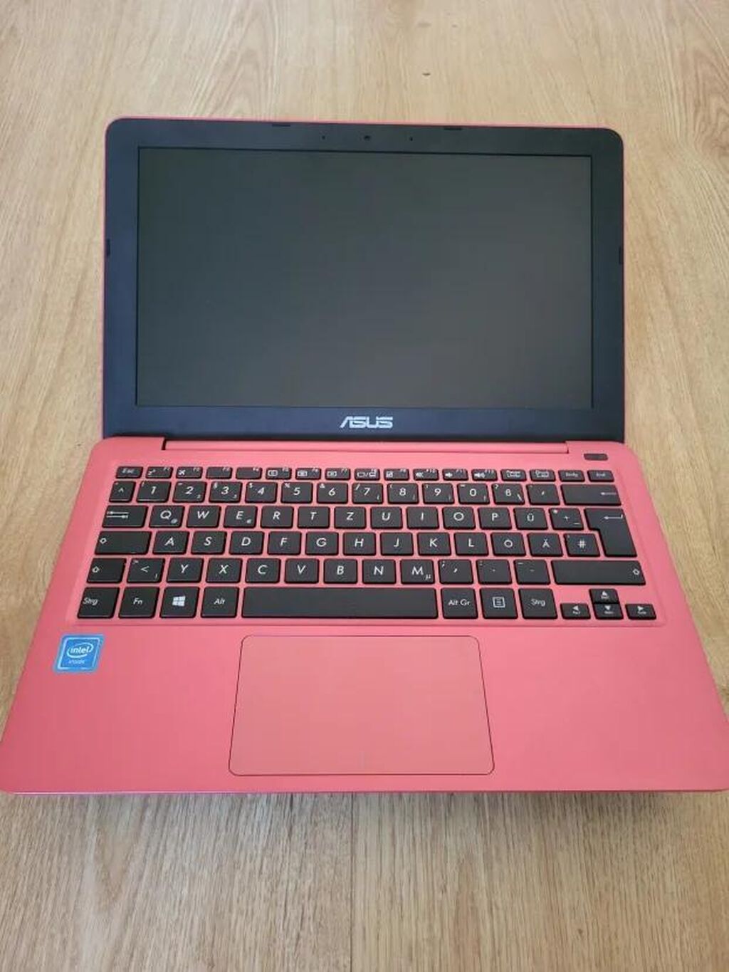 Intel Celeron, 2 GB OZU, 13.1 "