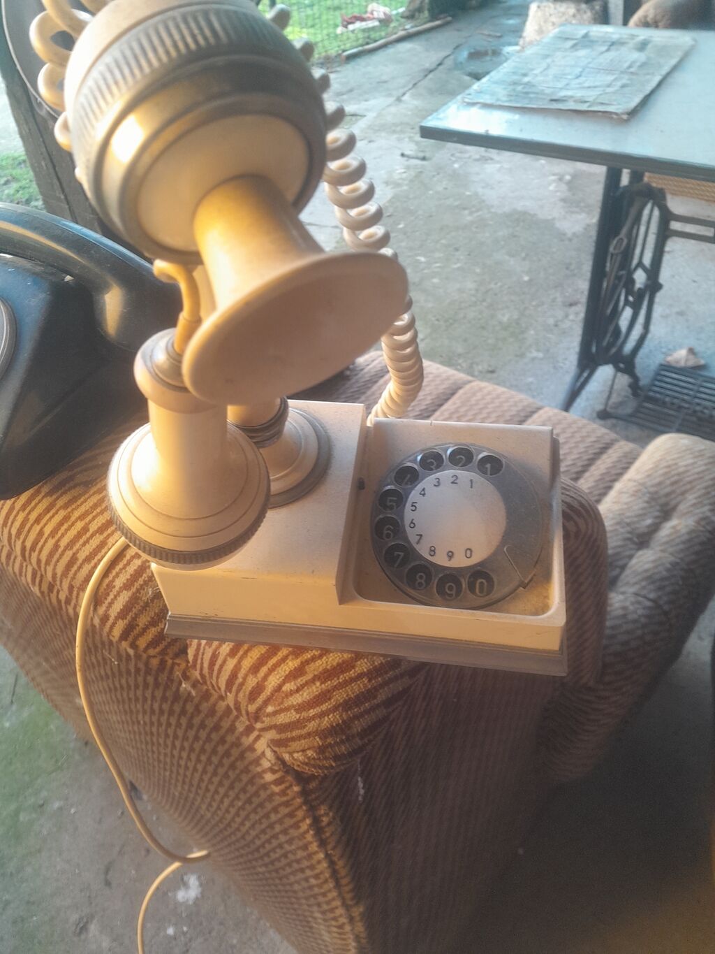 Retro “candlestick” fiksni telefon sa brojčanikom - Dekorativni model