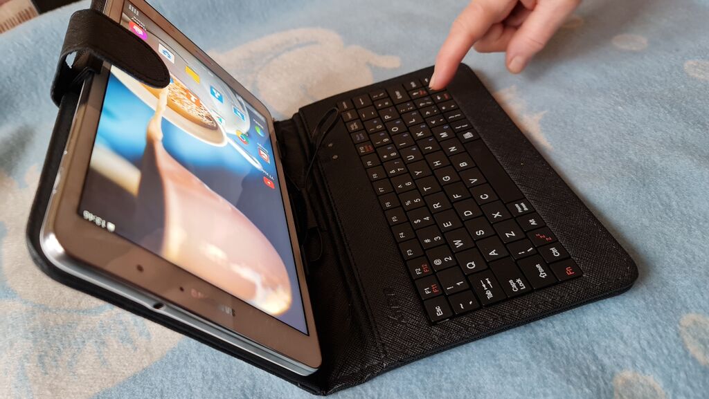 Samsung Galaxy Tab S 8.4 + futrola sa tastaturom - Tablet sa ekranom