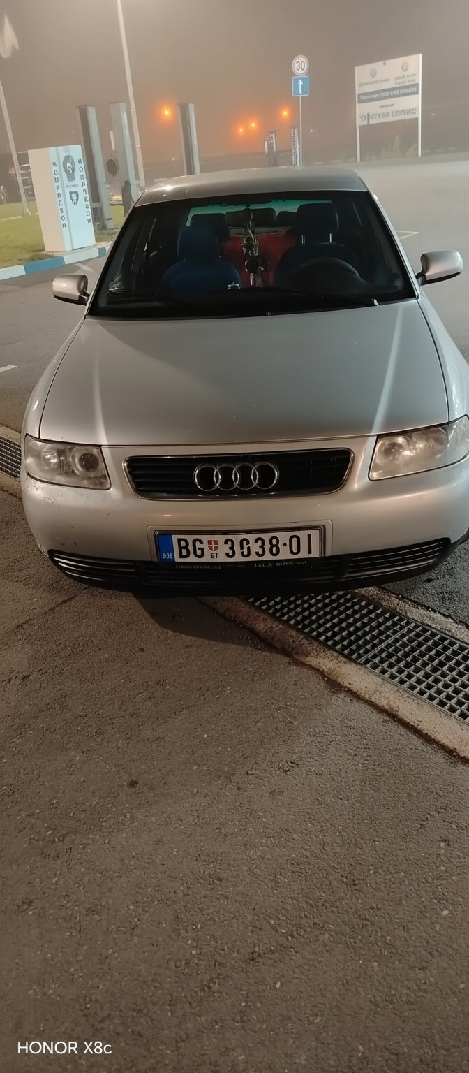 Audi A3: 1.6 l | 2001 г. Hečbek