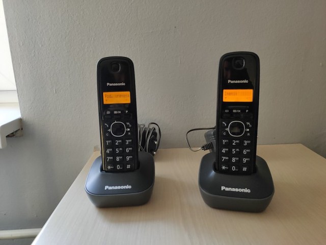 Panasonic bezicni telefon sa 2 slusalice KxTg1611fx