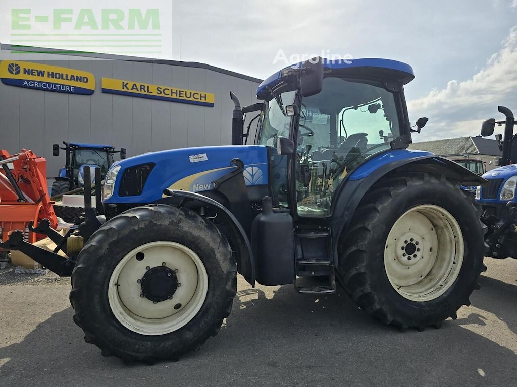 New Holland ts115a traktor točkaš