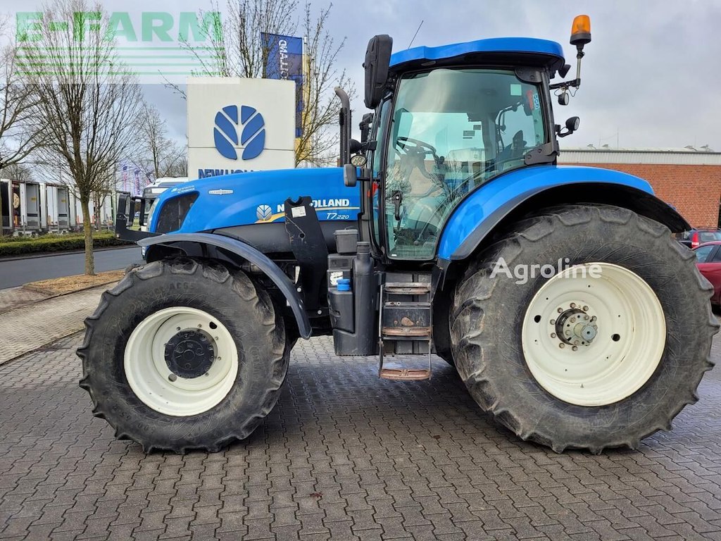New Holland t7.220 ac traktor točkaš