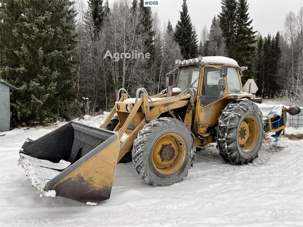 Valmet 702-4 Tractor with bucket traktor točkaš