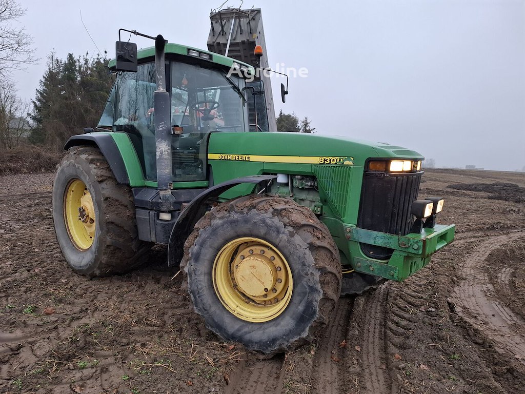 John Deere 8300 traktor točkaš