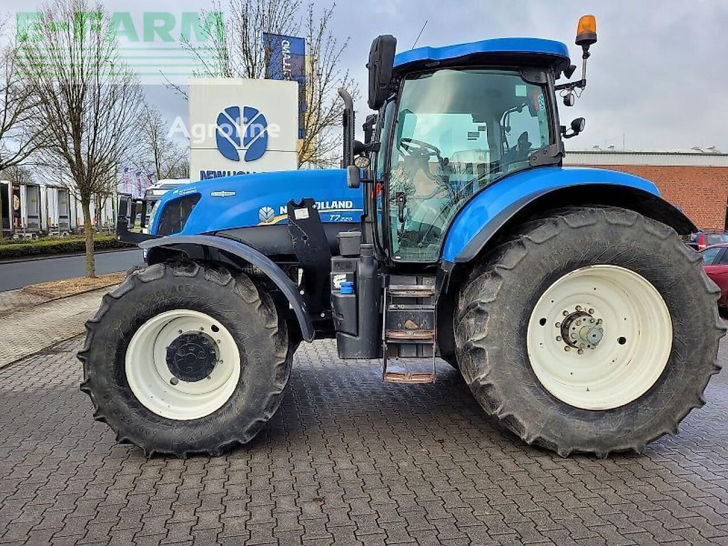 New Holland t7.220 ac traktor točkaš