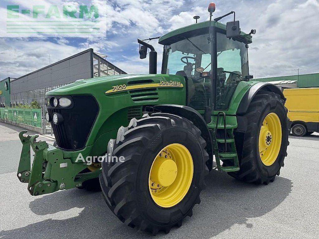 John Deere 7920 traktor točkaš