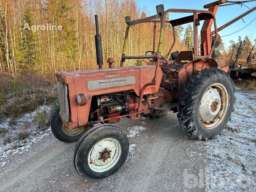 Prodaje se McCormick International B414 traktor točkaš na aukciji