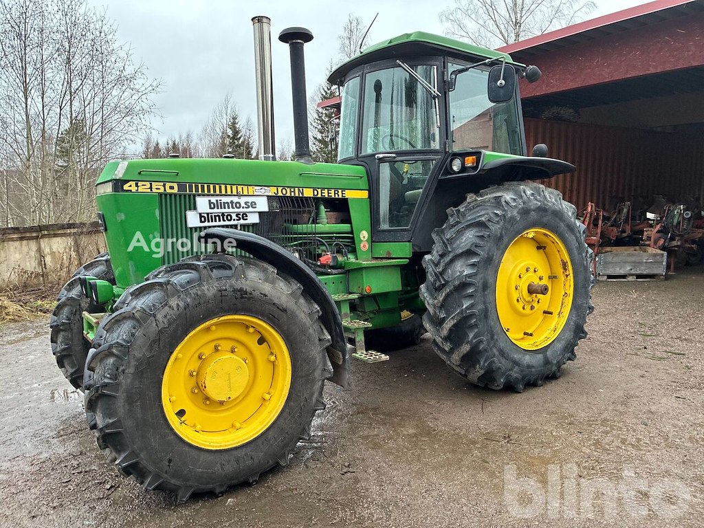 Prodaje se John Deere 4250 4WD traktor točkaš na aukciji