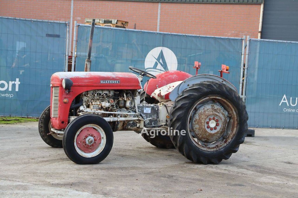 Prodaje se Massey Ferguson Ferguson Vintage Tractor traktor točkaš na aukciji