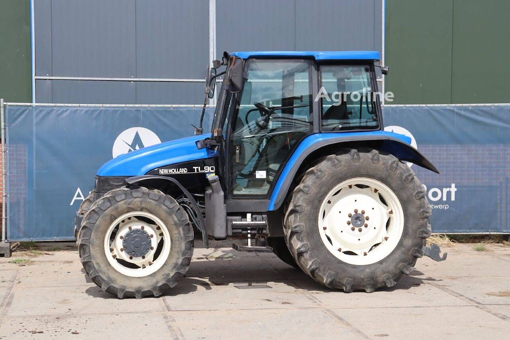 Prodaje se New Holland TL90 traktor točkaš na aukciji