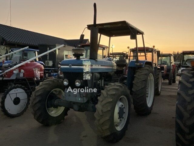 New Holland TRACTOR(NEW HOLLAND) traktor točkaš