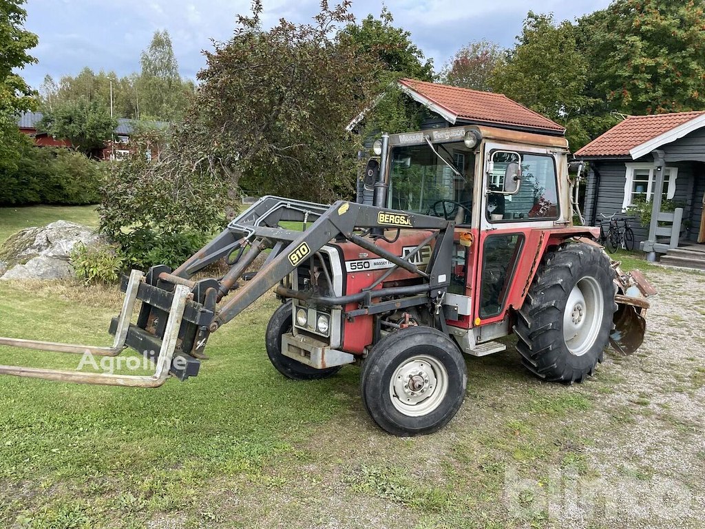 Prodaje se Massey Ferguson 550 traktor točkaš na aukciji