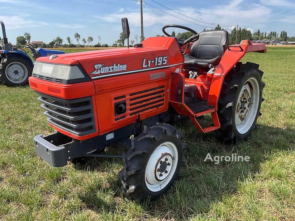 Prodaje se Kubota L1-195 mini traktor na aukciji