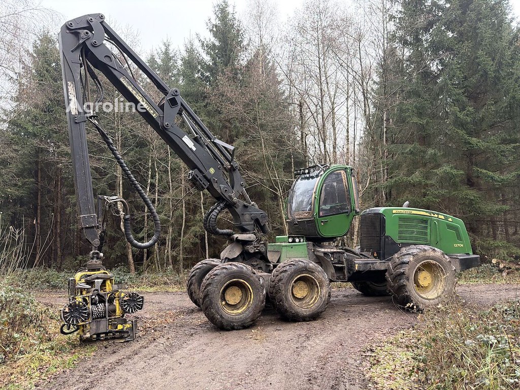 John Deere 1270E harvester