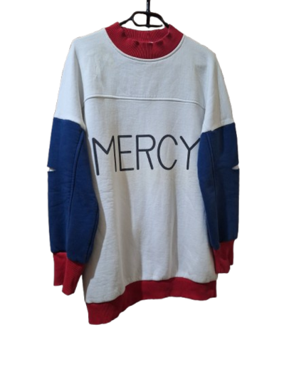 *Oversize duks “MERCY”, crveno–belo–plavi*