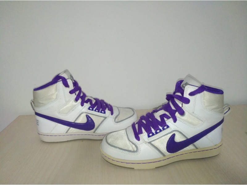 Nike decije duboke patike br 37,5 ( 23,5 cm)