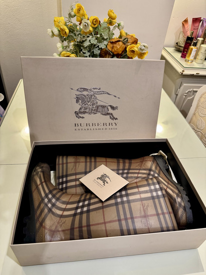 BURBERRY Classic Rainy Rubber Boots