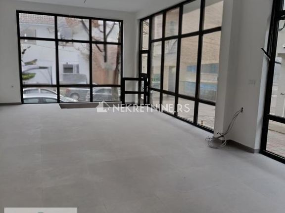 Izdaje se lokal – Obrenovac, 51 m² - 700€