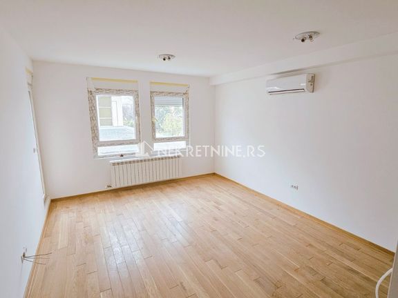Novogradnja,Batajnica poslovni apartman 41 m2, 1.sprat