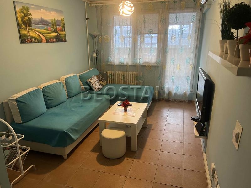 Novi Beograd - Blok 44 tc piramida #65515 700 €