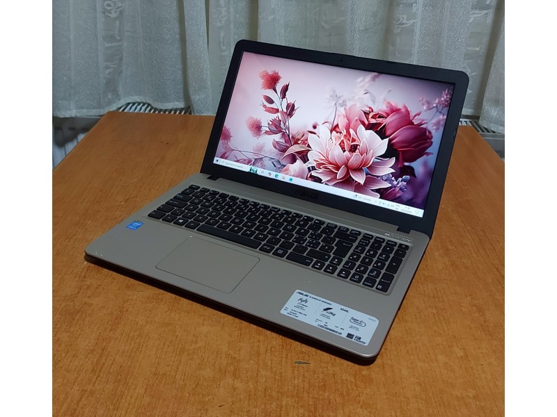 Laptop ASUS X540LA_15.6" HD_Intel i3-5005U_500GB_8GB