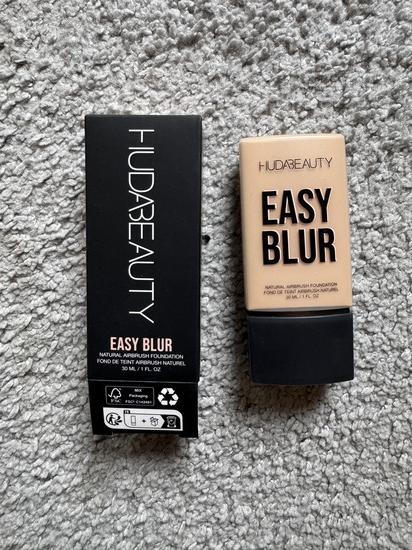 HUDA Beauty Easy Blur puder