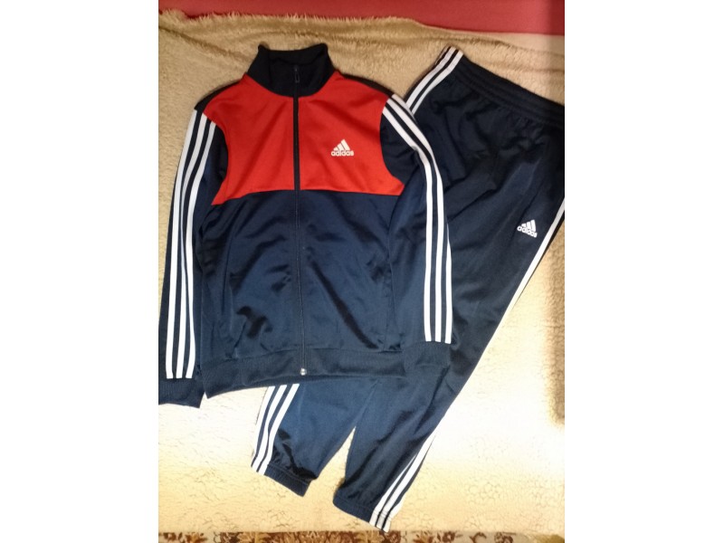 Orig. Adidas trenerke vel.M za 11-12god