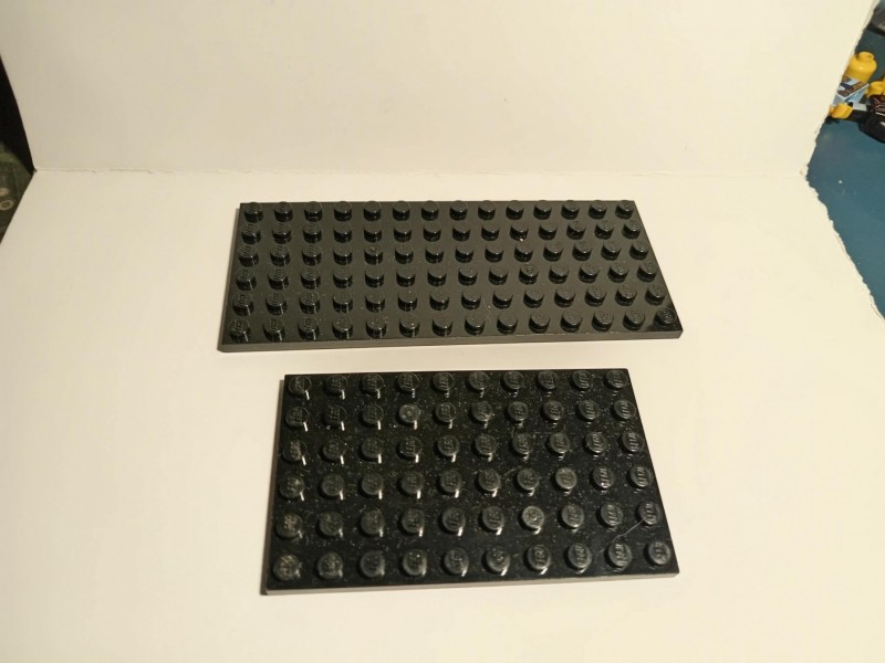 Lego plate crno 2 komada