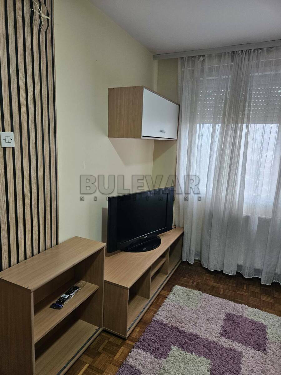 Izdavanje, stan u naselju Bubanj, Kragujevac - 30 m2, namešten