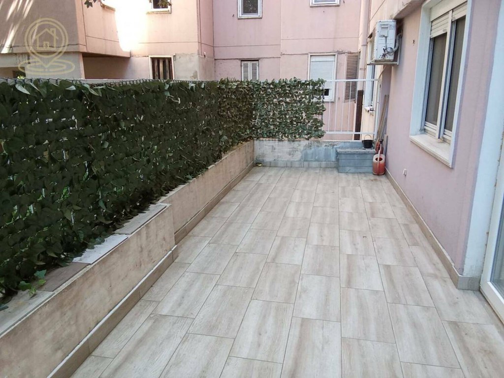 Prodaja četvorosobnog stana – Bežanijska Kosa, kompletno renoviran, velika