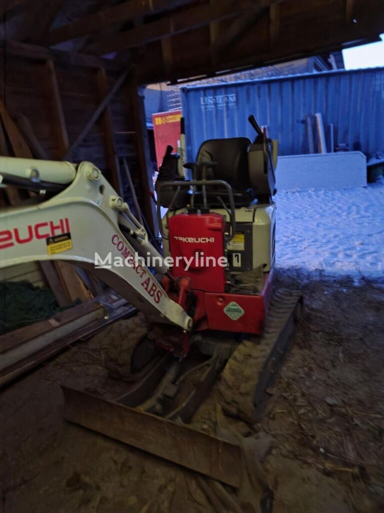 Prodaje se Takeuchi TB210R mini bager na aukciji