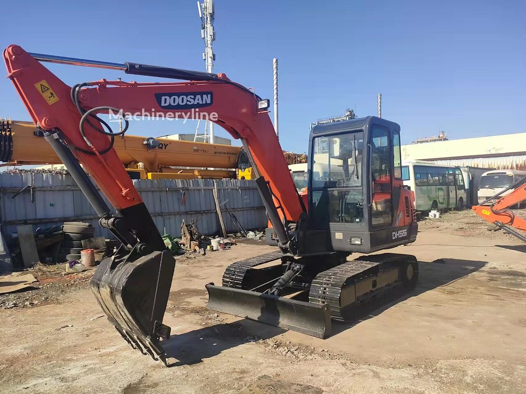 Doosan DH55 bager guseničar